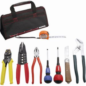 電気工事士技能試験を受験するための基本工具+JIS C-9711適合品の圧着工具（リングスリーブ中小用）のセットです。多機能なVA線ストリッパーで切る、測る、剥く、のの字曲げの作業が効率よくできます。マイナスドライバーは先端5.5mm幅でス...