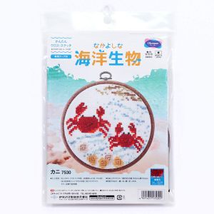 可愛い海洋生物のクロスステッチキットです。■キット内容/おしゃれフープ、25番刺しゅう糸、クロス針、No.3000布(ジャバクロス中目)オフホワイト、カラー図案付き説明書■出来上がりサイズ/額内径約縦15.5cm×横15.5cm