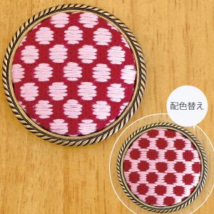 北欧テイストあふれる鮮やかな色彩のこぎんキットを種類豊富に揃えました。・初級者向・出来上がりサイズ:外径約5.6cm作品部分約4.7cm・キット内容:こぎん糸、No.1100布、ブローチ、こぎん針、図案付説明書
