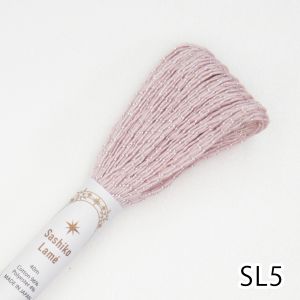 "いつもの刺し子’’に「Sashiko Lame」の輝きをプラスして"新しい刺し子’’を作る楽しさをご提案します。〇上品な輝き/ひと目刺すごとにラメの輝きが現れるような糸をつくりました。〇繊細な柄にも/相性の良い細さ伝統柄はもちろん、一目刺...