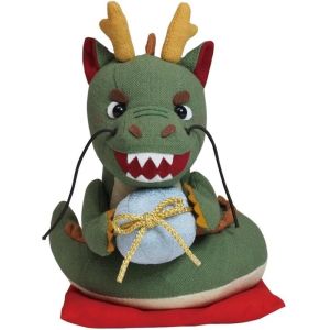 2024年度の干支は辰(たつ)!かわいい新商品が登場しました!水晶のパワーで健康運をアップしよう!出来上がりサイズ:約高さ18.5cm×幅13.5cm×奥行15cm(若干の差が生じます)キット内容:表布(6種)、フェルト(3種)、接着芯、詰...