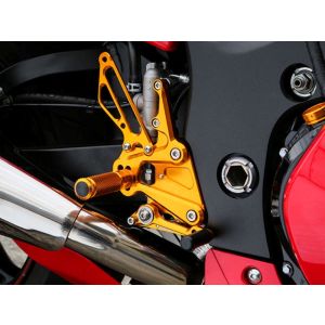 ABSが標準装備となった、14年モデル以降のHAYABUSA用バックステップキットです。ABSシステム対応のためシンプルなワンプレート仕様を採用しながらも、ステップ位置は街乗りから、スポーティーライディングまでをカバーする、5ヶ所から選択し...