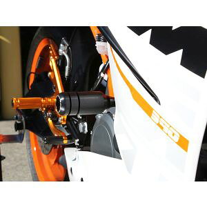◆手軽に楽しめるスーパースポーツバイクだからこそ、万が一の転倒等で車体のプロテクト効果を期待出来るフレームスライダーを、是非装備して下さい◆スライダー本体は硬度があり、摩擦抵抗が少ないジュラコン樹脂製です。 取り付けに際しては、カウル等の加...