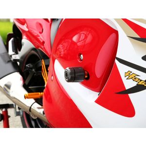 ◆SUZUKIのフラッグシップマシン、HAYABUSA用のフレームスライダーです◆万が一の転倒等でも、車体等のプロテクト効果を期待出来るフレームスライダーを、是非装備して下さい◆スライダー本体は、簡単に脱着ができるリボルバータイプを採用◆素...