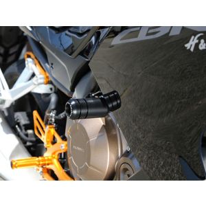 ◆万が一の転倒時に、車体周りの保護を期待出来るフレームスライダーです◆取り付際してカウルの加工等は必要ありません◆スライダー本体は硬度があり、路面とコンタクトしたとき滑りやすいジュラコン樹脂を採用しています◆街乗りからワインディング、そして...