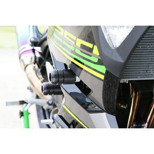 ◆万が一の転倒時に車体、そしてエンジン周りの保護を期待出来るフレームスライダーです◆アクスルカップと合わせてセットで取り付けると効果的です◆取り付けに際して、カウルの加工等は必要ありません◆スライダー本体は硬度があり、路面とコンタクトしたと...