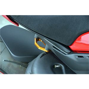 ◆ノーマルのタンデムステップホルダーを外し、そこに取り付けていただきますと、バイクを車載する際のタイダウンベルトのアンカーポイントとしてご使用いただけます◆サーキット走行やレース等を楽しまれる方は、ワンポイント的なアクセサリーにもなる、この...