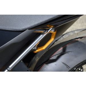 ◆ノーマルのタンデムホルダーを外し、そこに取り付けていただきますと、バイクを車載する際のタイダウンベルトのアンカーポイントとしてご使用いただけます◆サーキット走行等を楽しまれる方は、ワンポイント的なアクセサリーにもなる、このレーシングフック...