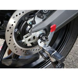 DUCATI Scrambler アクスルシャフト取付 適合表はメーカーHPをご覧下さい。◆リヤアクスルシャフトが中空の、DUCATI SCRAMBLER用、スイングアームスタンドフックです◆この製品を取り付けていただきますと、汎用タイプの...