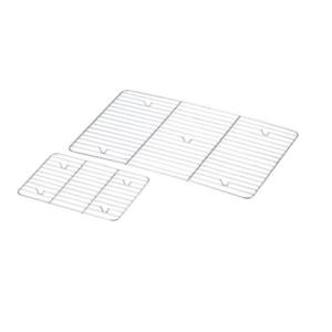 角バット、浅型角バット専用網。下ごしらえ、水切り、油切りなど…バットと組み合わせることで、用途が広がります。[外寸(mm)]:363×243×12 網線:2 枠線:3 [重量(g)]:210 製造国:中国18-8ステンレス中国