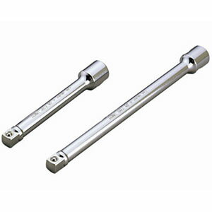 狭くて深い箇所の作業など、ハンドルが操作しにくい時、ソケットを延長させるために使用します。寸法/全長:125mm、軸径:14.5mm質量:195g