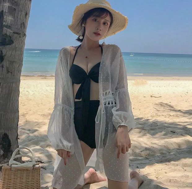 【商品説明】 サイズ（単位：cm） 着丈82　裾周り121　袖丈45 　袖口幅（ゴム付き）14-23　袖幅14　肩幅46 素材 綿、ポリエステル、その他 商品仕様 【透け感】あり 【ボタン】なし 【ウエスト】紐つき 【伸縮性】なし ※ロット...