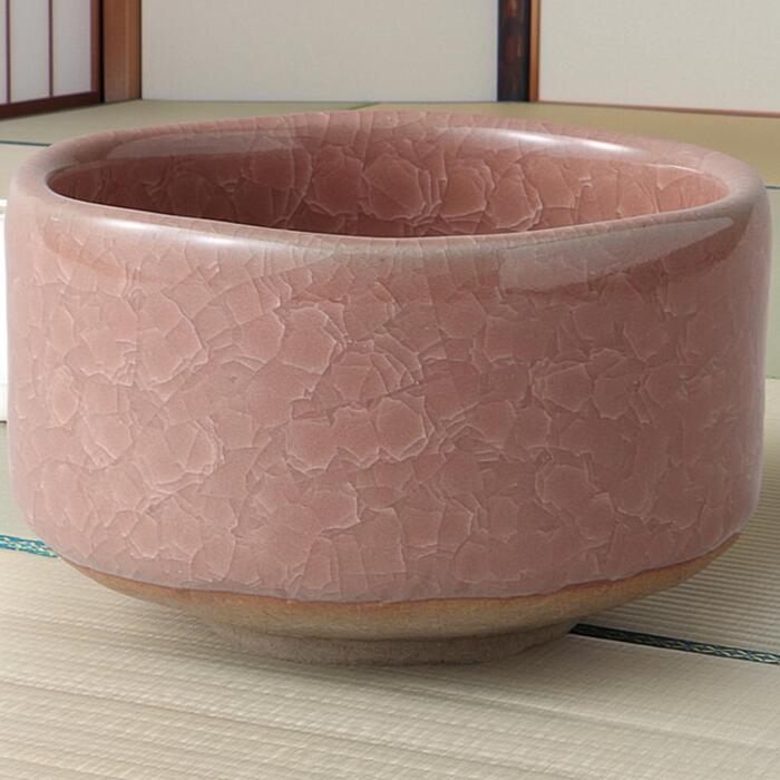 美濃焼の抹茶碗「亀甲貫入」は、伝統と現代の美を融合させた逸品です。ピンクの陶器が持つ優雅な色合いは、茶道の場に華やかさを添えます。亀甲貫入の独特な模様が、見る人の心を惹きつけ、使うたびに新たな発見をもたらします。日本製ならではの高い品質と美...
