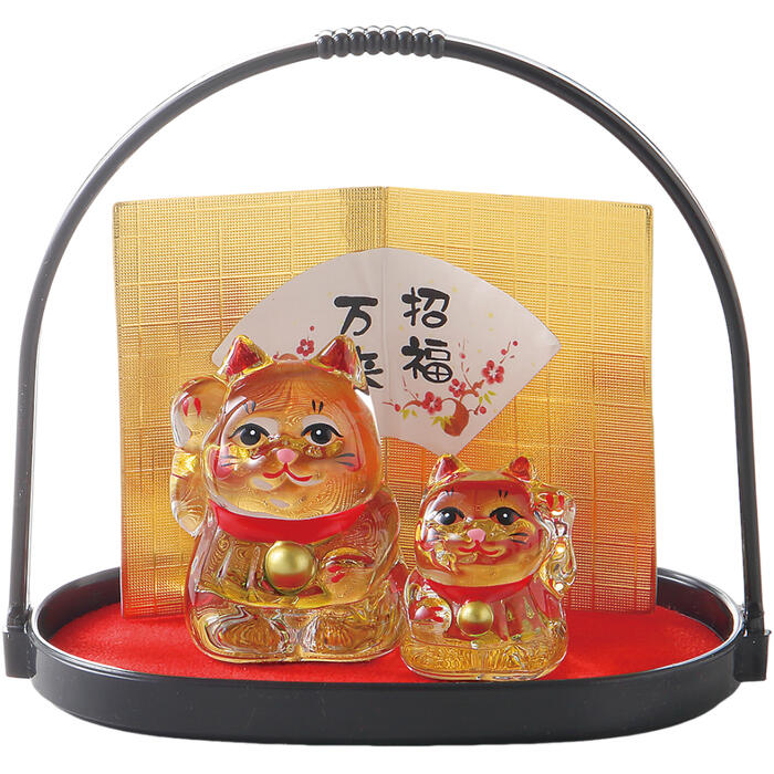 金彩硝子組招猫は、開運を願う方に最適なガラス製の置物です。美しい金彩が施されたこの招き猫は、風水的にも良い影響をもたらすとされています。インテリアとしてもおしゃれで、かわいらしいデザインが特徴です。リビングや玄関に飾ることで、空間に華やかさ...