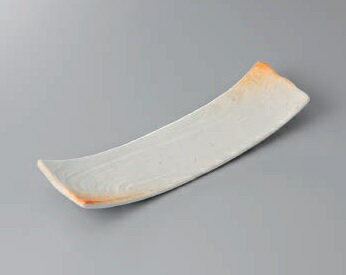 料理人が思いのままに描き表現ができる器です。シンプルながらも表現力を引き出し、料理を生かすデザインに仕上がりました。＜商品サイズ：縦×横×高さ＞24.5×6.7×3cm ＜商品内容＞皿×1＜産地＞日本（美濃焼）ご注意：個装箱がない商品により...