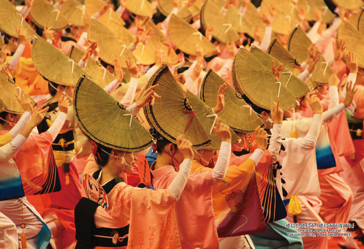 商品名徳島県徳島市「徳島市阿波踊り」 ピース数300 ピースサイズ通常ピースサイズ サイズ26×38cm 品 番CUT-300-603 メーカーキューティーズ 商品説明日本各地の有名な祭りをパズルで楽しむ「ふるさと 日本の祭」シリーズ ふる...