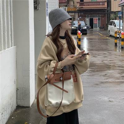 ヴィンテージライクなアニマルプリントと定番のビッグシルエットのドロップショルダーの形がマッチしたスウェットがカッコよくもあり、可愛くもあるオシャレな一着となっています。色展開 ベージュ グレーサイズ S M L XLサイズ(cm)S /着丈...