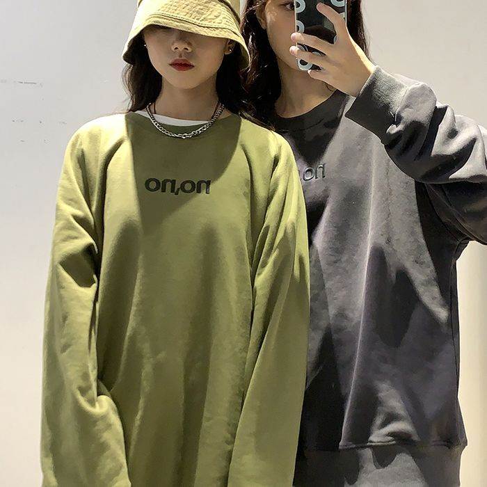 胸元のシンプルなロゴがポイントのオーバーサイズスウェット。ゆるっとシルエットでカジュアルに着こなせます。色展開 グリーン グレーサイズ S M L XLサイズ(cm)S /着丈 68 /胸囲 120 /袖丈 76M /着丈 70 /胸囲 1...