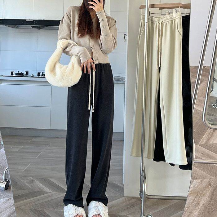 シンプルなデザインのボトムス。お手持ちのトップスとも合わせやすく、部屋着としても大活躍のアイテムです。色展開 ブラック アイボリーサイズ S M L XL 2XLサイズ(cm)S /パンツ丈 101 /ウエスト 60-68 /ヒップ 96M...
