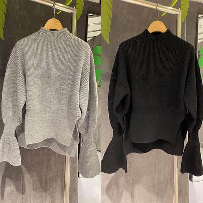 袖口が手首のリブから袖先にかけてフレアになったデザインニットで、一枚でも様になり、コートの下から袖を覗かせたり効果的なコーディネートも可能な一着となっています。色展開 ブラック グレーサイズ S M Lサイズ(cm)S /着丈 66 /バス...