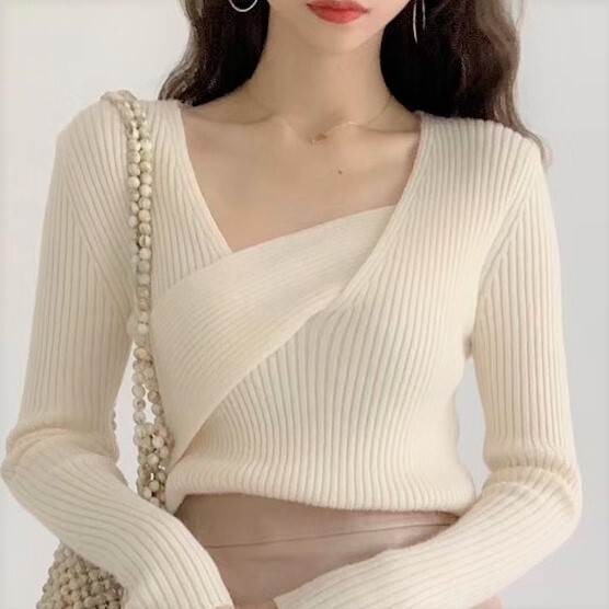 上品で落ち着いたデザインのリブニット。シンプルなので着回しやすいのです。色展開　ホワイト、ブラックサイズ S M L　XL　2XL　3XL　4XL　5XLサイズ(cm)S /着丈 54 /胸囲　80-88　/体重　　40‐50kgM /着丈...