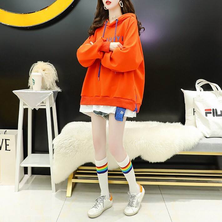 スポーティーな印象から可愛らしいガーリースタイルまで、幅広いスタイリングが楽しめるパーカー。オフィスやお出かけ、カジュアルなファッションにもぴったりな一着。自分らしいコーディネートを楽しめます。色展開 オレンジ ブラックサイズ フリーサイズ...