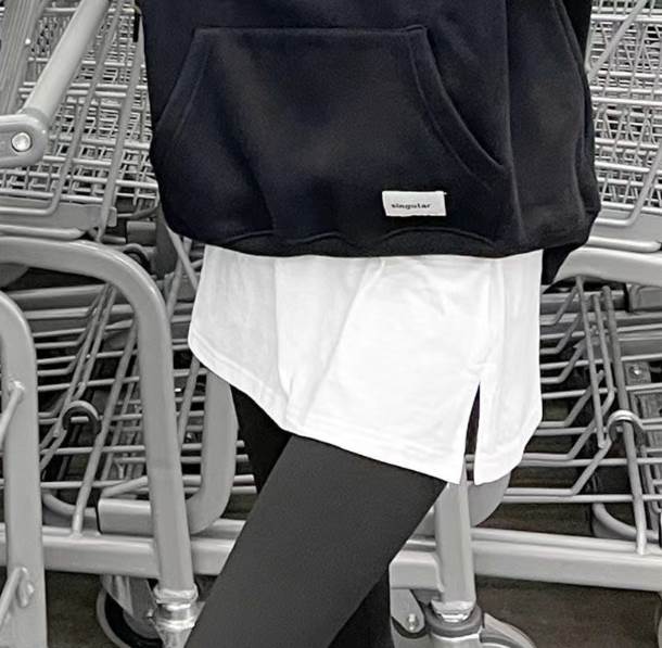 Tシャツやスカートのレイヤードスタイルが楽しめるフェイクレイヤードスカートが登場しました！ウエスト部分はゴムで、サイドにはスリットが入っていて、着心地が良く、動きやすさも抜群です。Tシャツに合わせればカジュアルなコーディネートにもぴったり。...