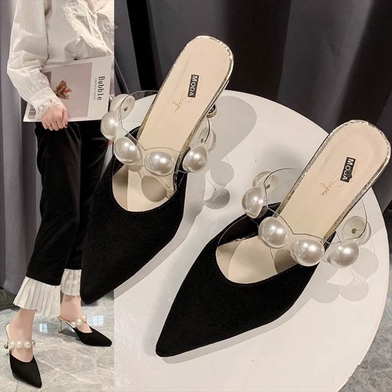 ポインテッドトゥパールサンダルブラックに大きめパールの輝きが大人可愛いデザインヒール高は8cmです。色展開 ブラックサイズ(cm)35 /22.536 /2337 /23.538 /2439 /24.5 《商品について》※当ショップは海外か...