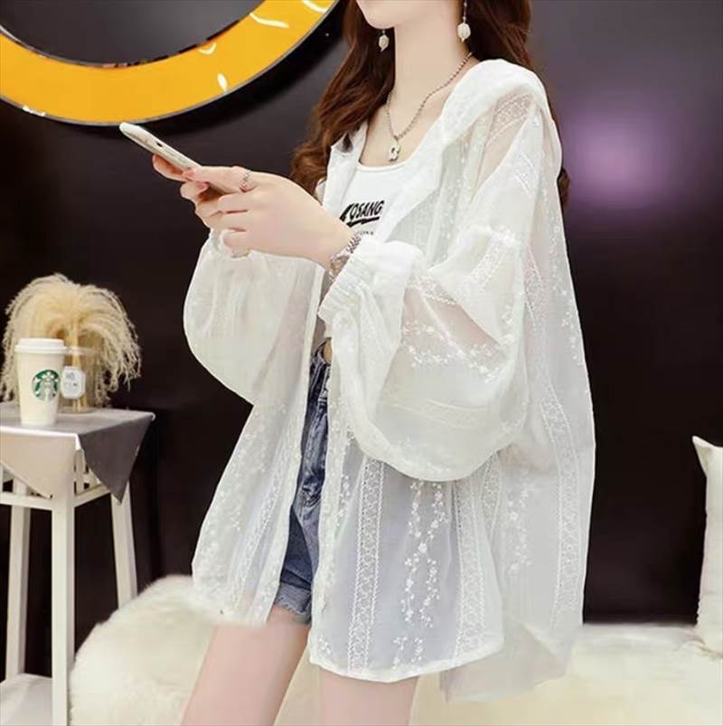 フェミニンな魅力とストリートのエッセンスが融合した、おしゃれなレディースジャケット。ボリューム袖と刺繍が華やかさを演出し、大人可愛いスタイルを叶えます。春から夏まで活躍する薄手のデザインで、お出かけやアウトドアシーンを彩ります。Sから2XL...