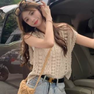 かぎ針編み風デザインが目を引くトップスです。Tシャツやブラウスはもちろん、夏はタンクトップとのレイヤードもおすすめです。カジュアルなデニムやキレイめなスラックス、レディライクなナロースカートやワンピース合わせも相性がいいです。色展開 ベージ...