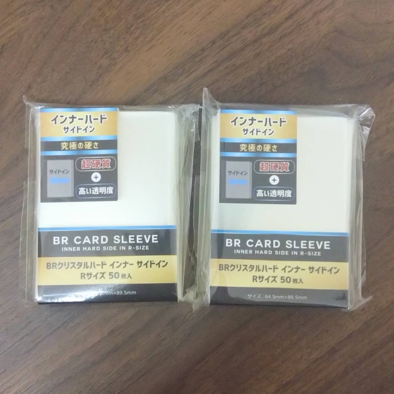 2個セット(100枚)だから様々なカードゲームで使いやすい！ 【製品仕様】 硬さを追求した、究極のインナースリーブです。 OPP素材で透明度が高くカードが綺麗に見えます。 通常のインナースリーブより、かなり硬いハード素材です。 国内生産で高...