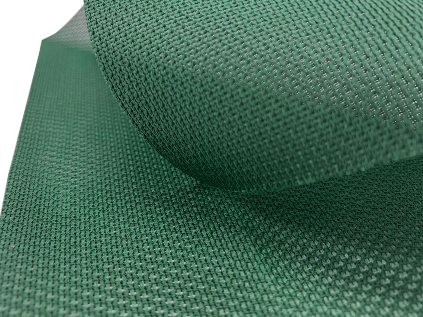 サイズ5m×3.6m 重量4kg 遮光率85% 防炎加工 メッシュ生地（防炎加工） ※当店は三和体育製販株式会社の正規販売代理店です。 ※こちらの商品はメーカーからの直送となります。 ※北海道、四国、九州、沖縄、離島、遠隔地への配送は別途送...