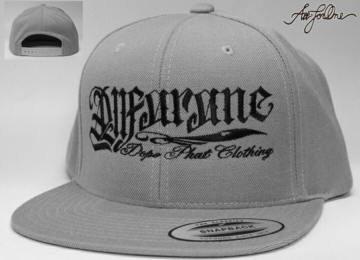 OLD ENGLISH / SNAP BACK どんなスタイルにも定番として使えるサイズ調整自在のスナップ バック キャップ。 モノトーンかつシンプルに刺繍マーキングを施したオールドイングリッシュ ロゴ。 【素材】 アクリル80% / ウー...