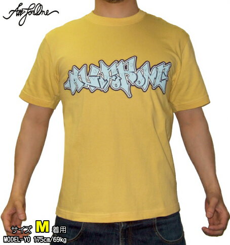 オールフォーワン タギング デザインTシャツ 【素材】：コットン 100％ 【サイズ】着丈/身幅/袖丈（cm） XS : 57/42/15 S : 63/47/18 M : 68/52/22 L : 72/55/22 XL : 75/60/...