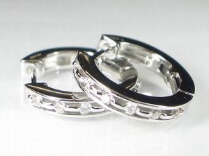 【仕様】ダイヤ12石：0.20CT【サイズ】幅15.3mm×高さ2.5mm×厚さ2.5mm【重量】3.9g【素材・材質】ダイヤモンド,地金（K18ホワイトゴールド）【ご注意】受注生産商品ですので、ご注文からお届けまで約3〜4週間かかることが...