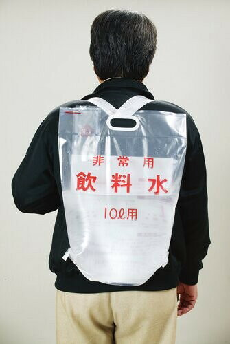 ■製品特徴 材質：ポリエチレン 重量：103g ●逆流防止弁材使用により、キャップの開閉の手間がいらず迅速な重点が可能。 横にしても積み重ねても水が漏れにくくなっています。