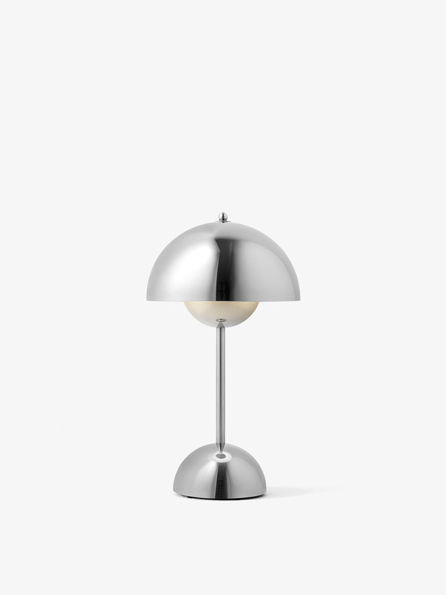 メーカー： &トラディション / アンドトラディション シリーズ名：テーブルライト　FLOWERPOT サイズ 幅：160mm / 高さ：293mm 重量 0.8kg 材質 樹脂、スチール 照明取付仕様 ポータブル 内蔵LED 内蔵LED ...