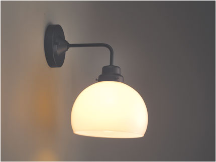 メーカー： Gotoh Lighting Factory / 後藤照明株式会社　　 ・硝子セードシリーズ ・60Wホワイトシリカ球付 ・100Wまで対応 ・奥行約27.0cm ・幅約20.0cm ・高さ約29.5cm ・重量約887g ・鉄...