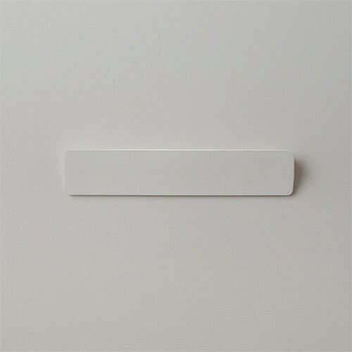 発売元： 株式会社　ムサシ 本体サイズ：W181 × D15 × H36mm 重量：本体47g / 金属ベース21g / 合計68g 電球：0.6W(電球色LED 設計寿命約4万時間) 全光束：15ルーメン 色温度：2700K 演色性：Ra...