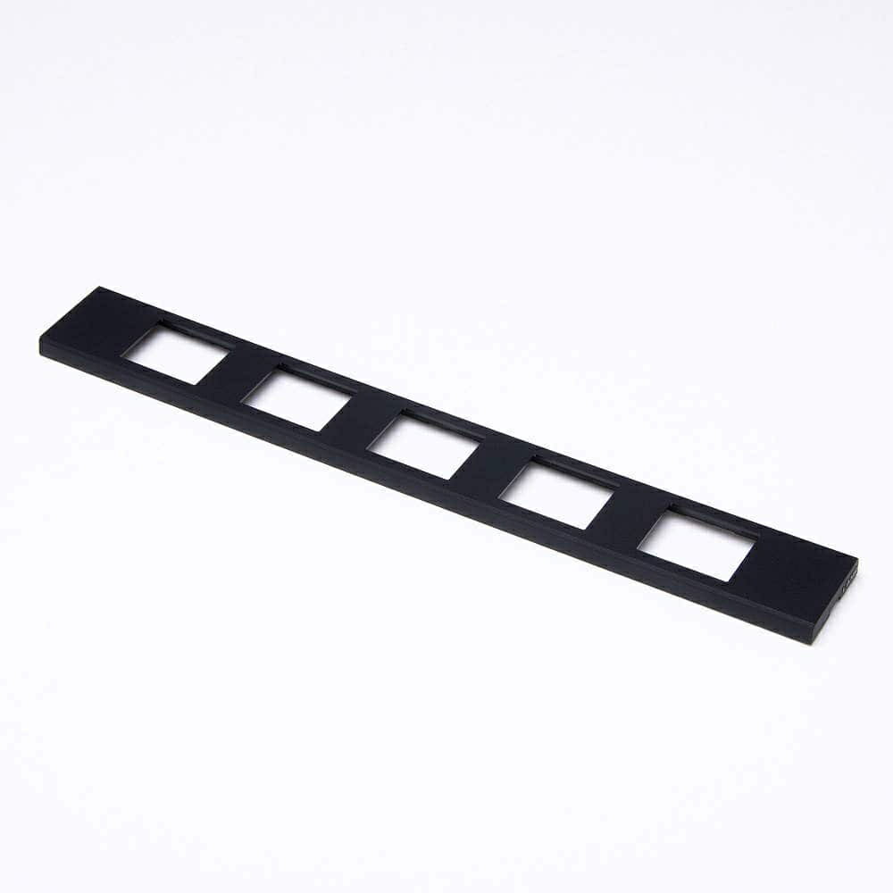 メーカー：SUGATSUNE / スガツネ工業 シリーズ：DMF-EP型　樹脂製コンセントプレート 適合プレート取付枠:DMF5-B 取り付けには別売品のプレート取付枠が必要になります。 取付可能な製品については対応表をご確認ください。 【...