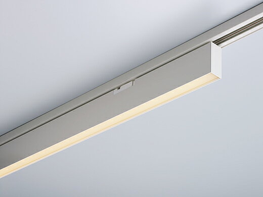 DNライティング TRIM LINE　LED照明器具ライティングダクトタイプTIE853-DP-ADB ■特徴 ライティングダクトに取り付けできます。 ライティングダクトより幅が小さく、ライティングダクトにすき間なく簡単に取り付きます。 こ...