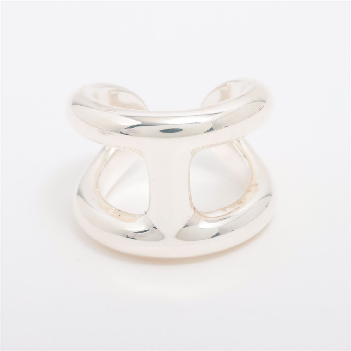 商品番号 A3607071 カテゴリ リング ブランド エルメス 商品ランク A サイズ 表記サイズ：50 号数：10 付属品 箱 カラー シルバー 素材 925 モデル オスモズGM 備考 僅かにスレ、キズ、くすみ、変色と使用と銀特有の変...