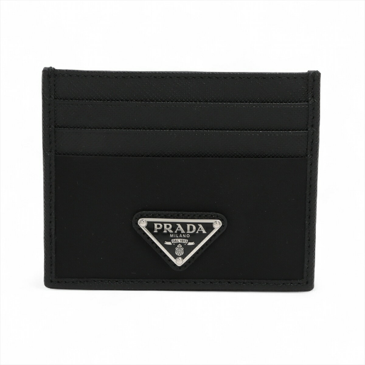 商品番号 A4059657 カテゴリ カードケース ブランド プラダ 商品ランク A サイズ W約10 x H約8 x D約0.5 付属品 なし カラー ブラック 素材 ナイロン×レザー 備考 わずかにスレなどございますが 使用感の少ない綺...
