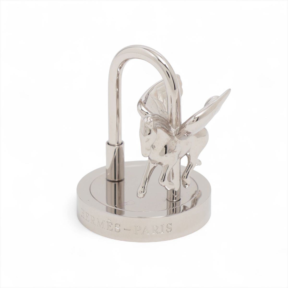 商品番号 A4356849 カテゴリ その他 ブランド エルメス 商品ランク A サイズ 備考：直径：2.5cm　高さ：3.3cm 付属品 なし カラー シルバー 素材 メタル モデル アーネダンス 備考 スレ くすみ 変色が見受けられます...