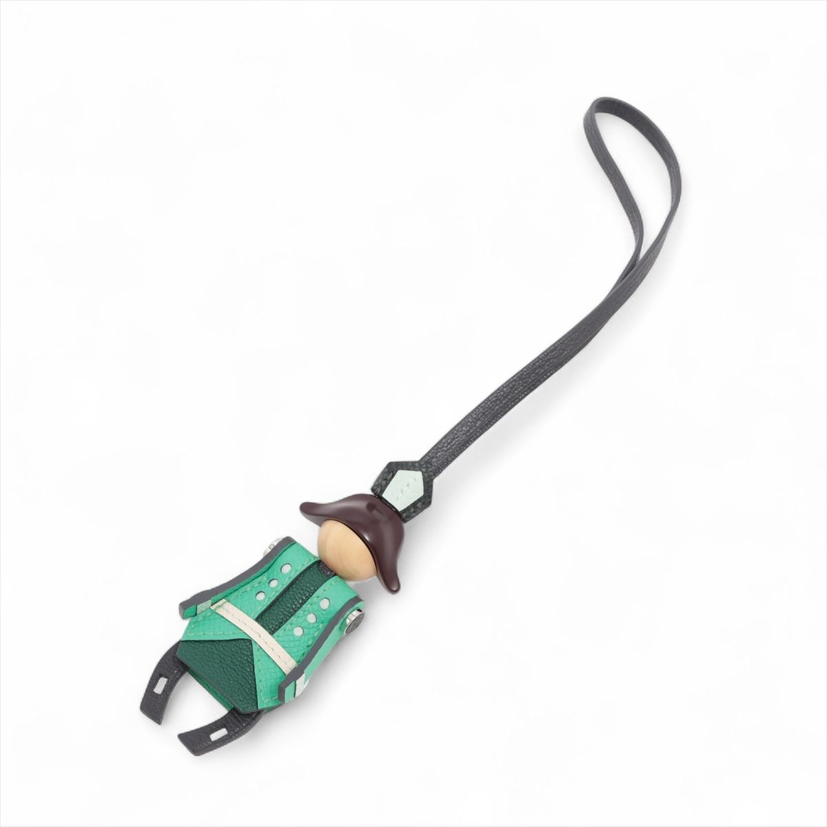 商品番号 A4457351 カテゴリ その他 ブランド エルメス 商品ランク SA サイズ 備考：全長：26.5cm　【チャーム本体】サイズW：3.5cm　 サイズH：8.5cm 付属品 なし カラー グリーン 素材 レザー×ウッド モデル...