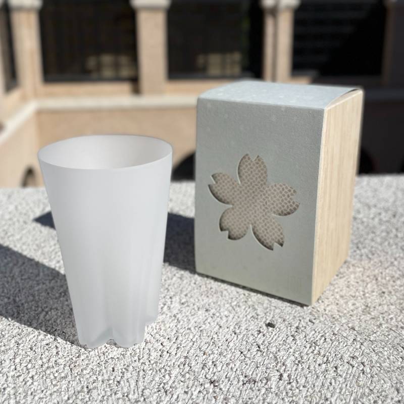 サイズ 直径72×高さ110mm 重量 130g 容量 240cc デザイナー 坪井 浩尚 素材 ガラス 特長 ・高級感のある桐箱入 【注意事項】 ・当店でご購入された商品は、原則として、「個人輸入」としての取り扱いになり、ロサンゼルスから...