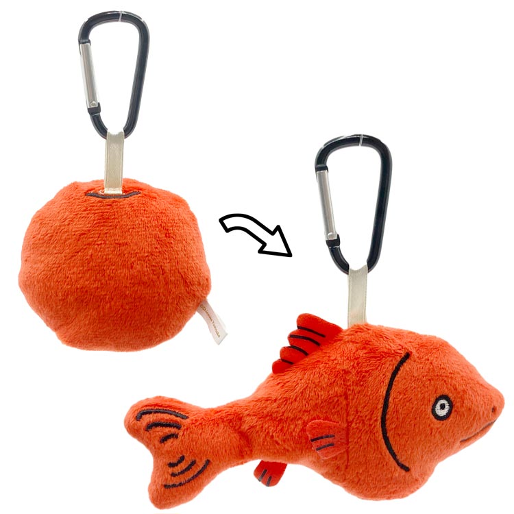 商品仕様【サイズ】 りんご：約W8.5×H7.5×D3cm さかな：約W13×H6.5×D3.5cm 【重量】約15g 【素材】ポリエステル 【仕様】リバーシブルになっています 【対象年齢】6歳以上 【生産国】中国特記事項※画像はあくまでも...