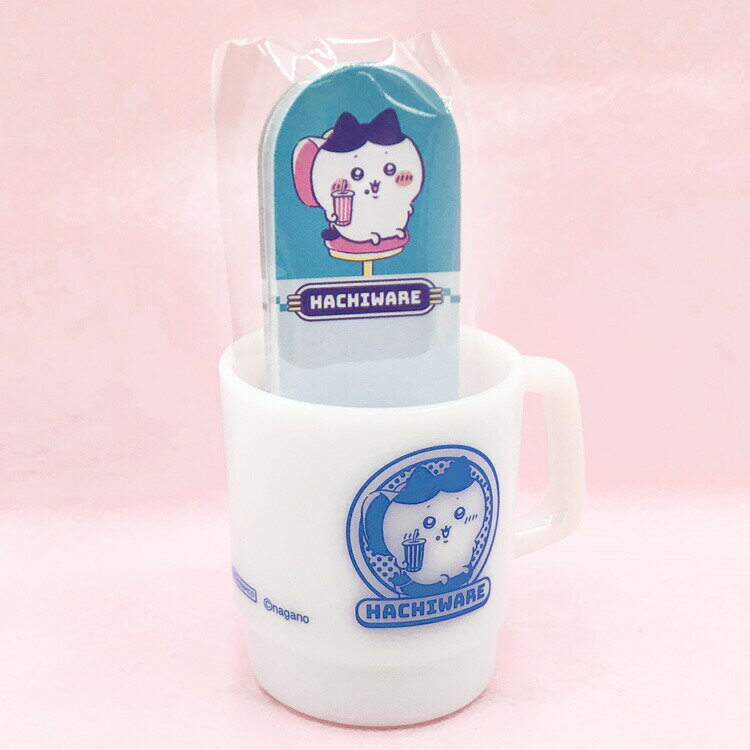 商品仕様【サイズ】 付箋：約W30×H90mm カップ：約直径33×H42mm パッケージ：約W80×H120×D50mm 【素材】付箋：紙／カップ：AS 【本体重量】約20g 【内容】付箋：2柄 各20枚 計40枚/カップ：1個 【生産国...