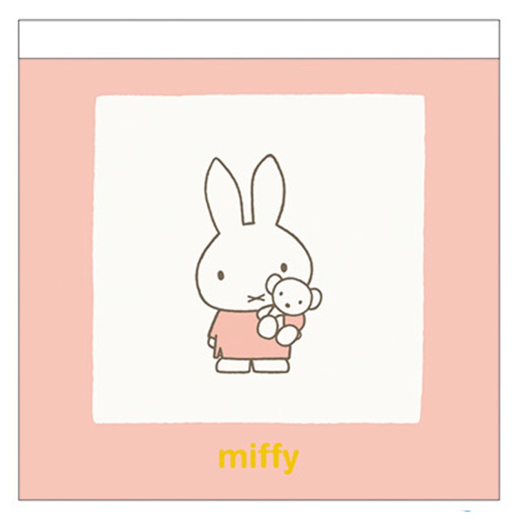 商品仕様【サイズ】約W100×H100mm 【内容】中紙100枚（4柄×各25枚） 【素材】硬質塩ビ・紙 【特長】 ・表紙はクリアタイプの硬質塩ビに、ロゴ部分は金箔押しが施されています。 【生産国】日本特記事項※画像はあくまでも商品イメージ...