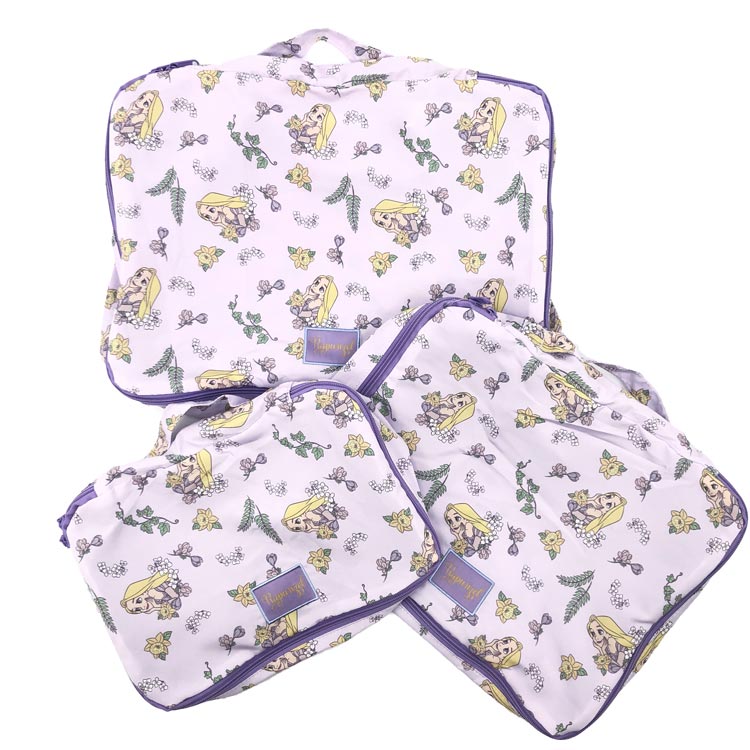 商品仕様【サイズ】 Sサイズ：約H20×W29×D8cm Mサイズ：約H27×W33×D8cm Lサイズ：約H30×W40×D9cm 【素材】ポリエステル100% 【仕様】インクジェットプリント・織りネーム・YKKファスナー 【原産国】中国...